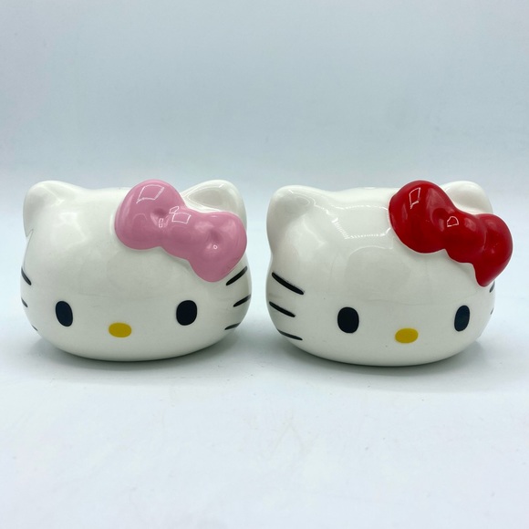 Hello Kitty | Kitchen | Hello Kitty Sanrio Co Ltd Salt Pepper Shaker ...
